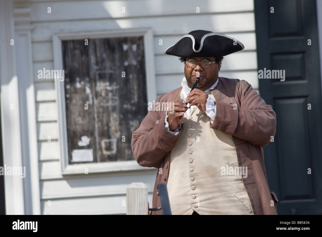 A period actor in Colonial Williamsburg, Virginia plays a flute Stock ...