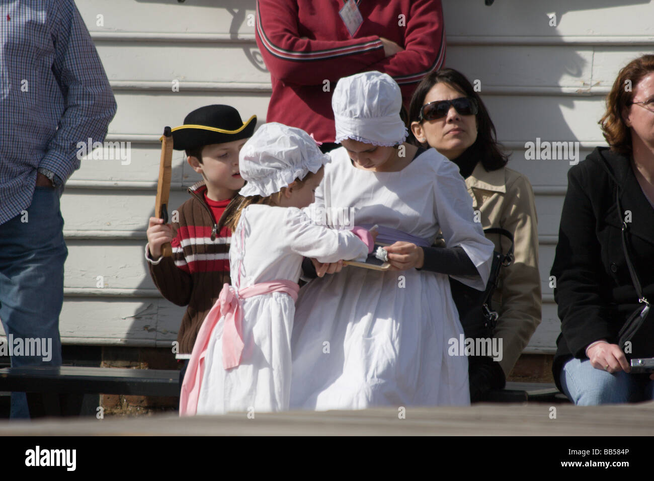 American colonial dress 18th century hi-res stock photography and ...