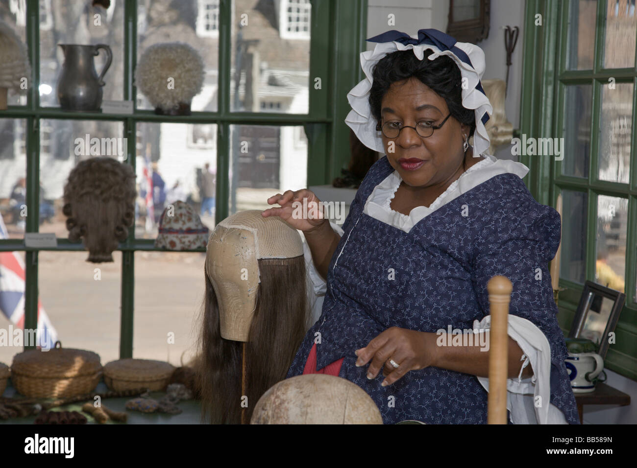 Colonial williamsburg wig hi-res stock photography and images - Alamy