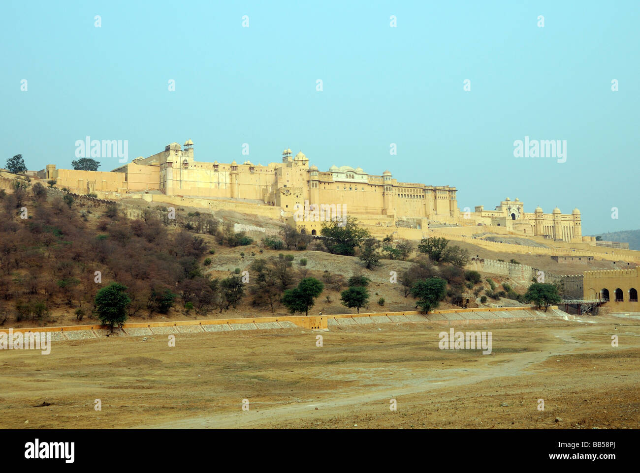 The massive sandstone walls and fortifications of the Amber Fort Stock ...