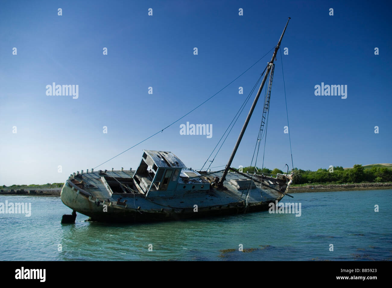 Shipwreck timber floating in sea hi-res stock photography and images ...