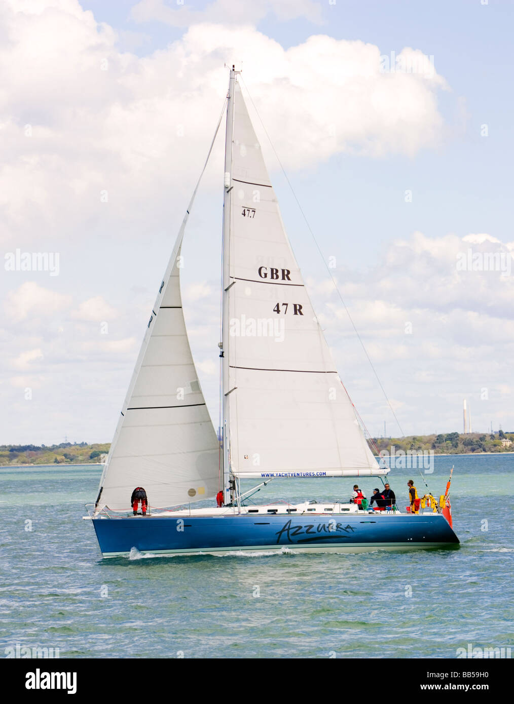 Boats on the solent hi-res stock photography and images - Alamy