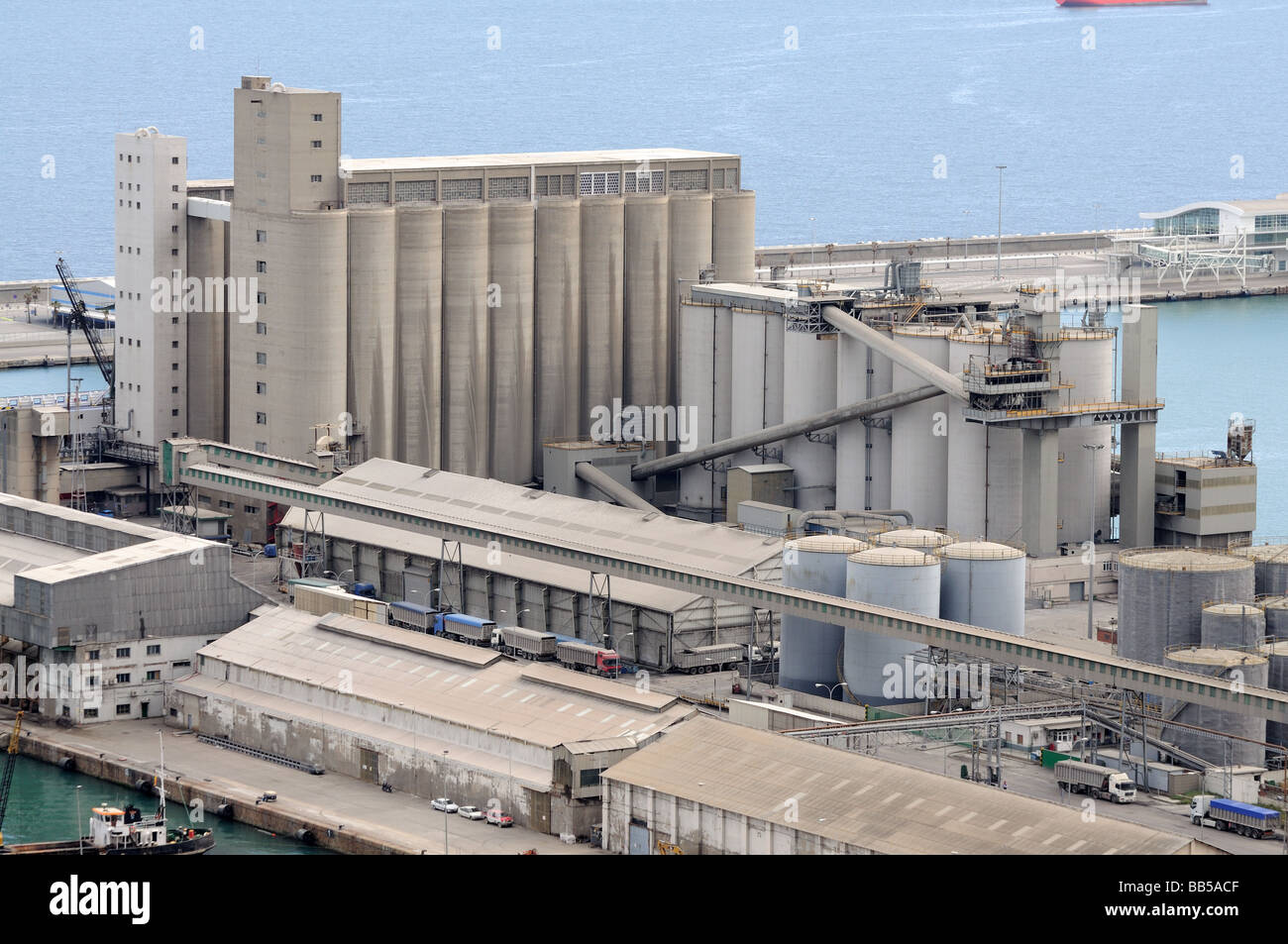 Industrial storage at port Stock Photo - Alamy