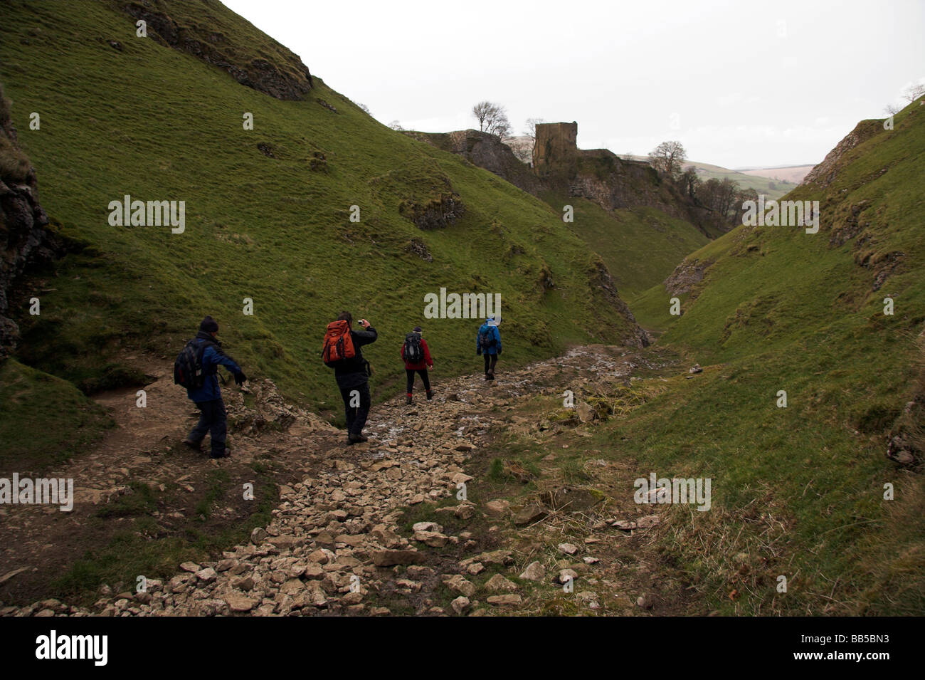 Hikers, Peveril Castle, Cavedale, Castleton, Peak District, Derbyshire ...