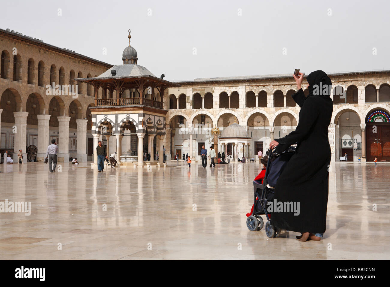 The Courtyard of the Great Umayyad Mosque, Damascus Stock Photo - Alamy