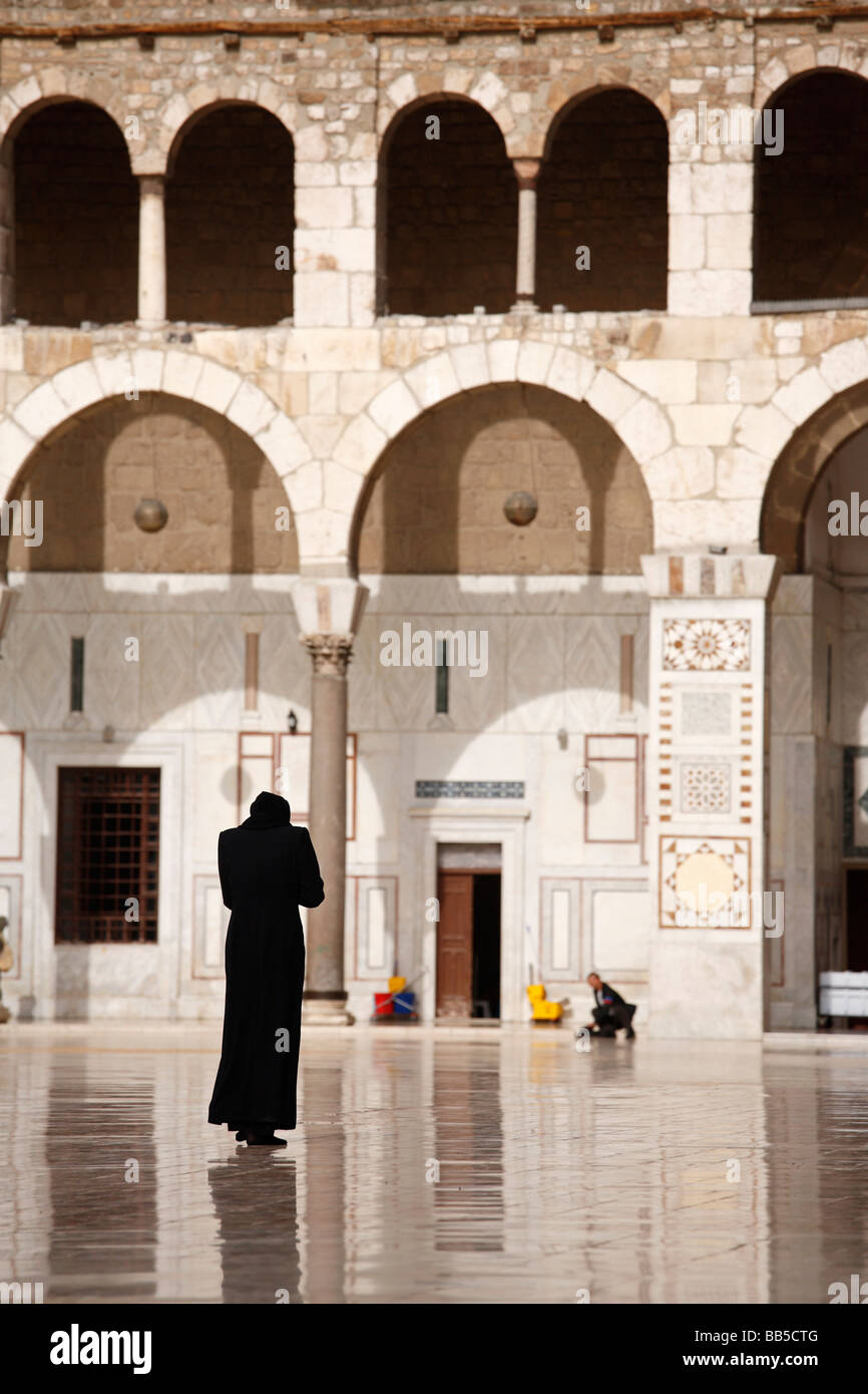 The Courtyard of the Great Umayyad Mosque, Damascus Stock Photo - Alamy