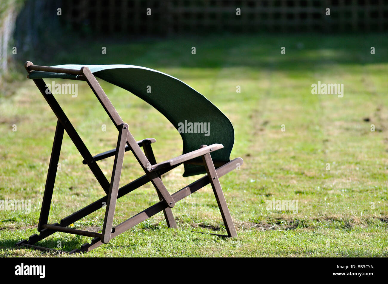 Lawn chair wind hi-res stock photography and images - Alamy