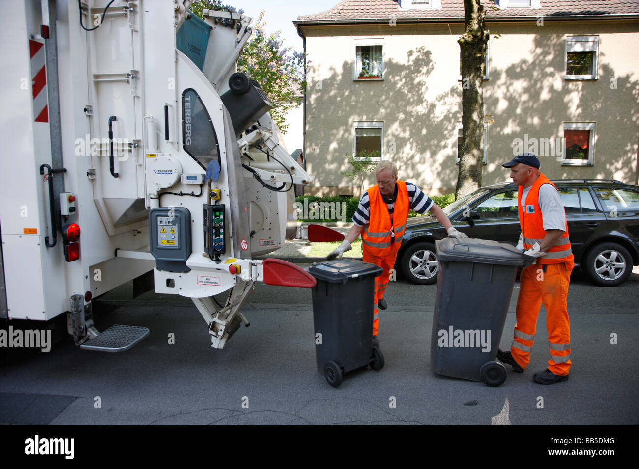 Municipal refuse collection hi-res stock photography and images - Alamy