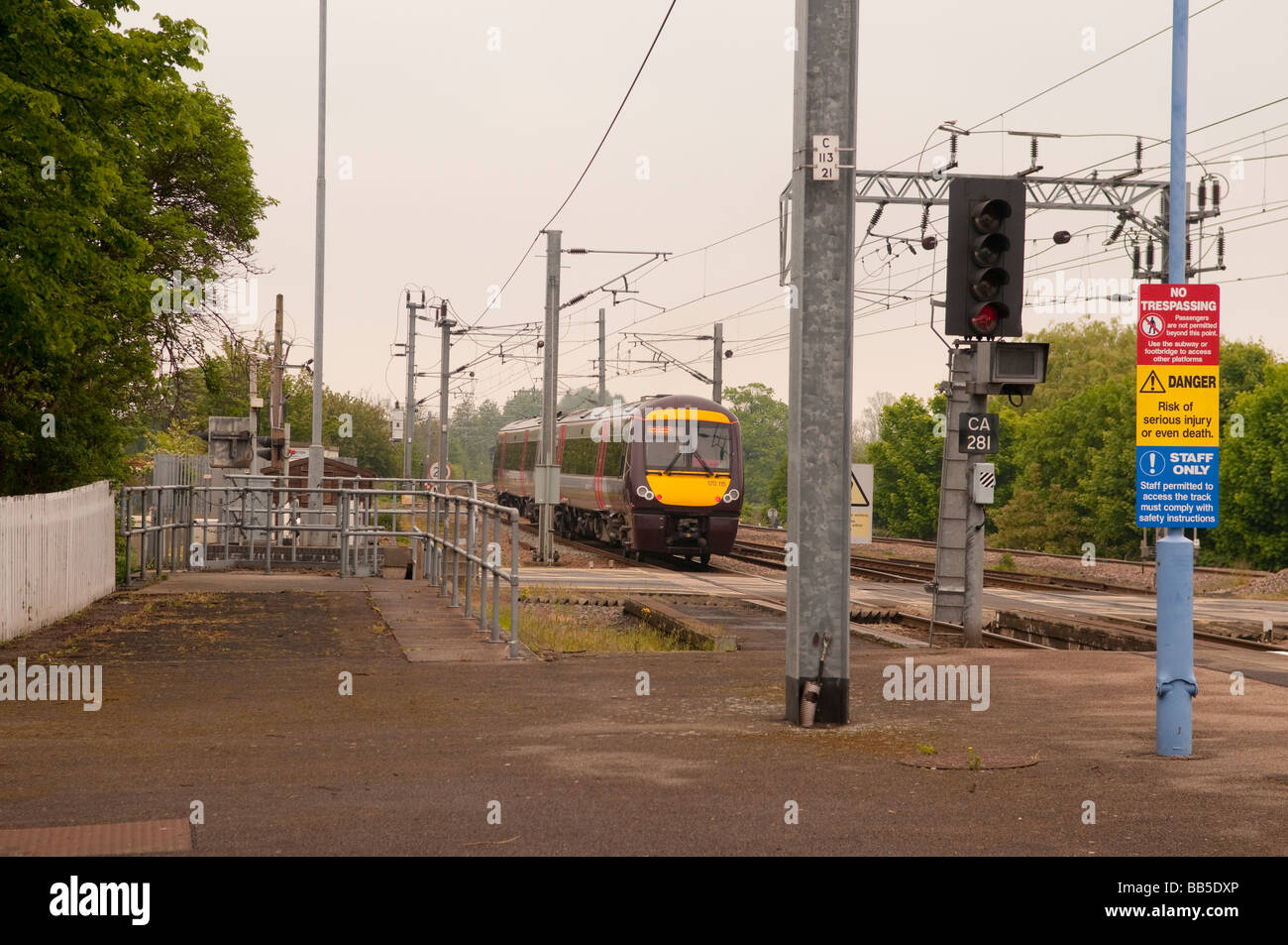 Diesel Electric Train arrives at Ely Station Stock Photo - Alamy