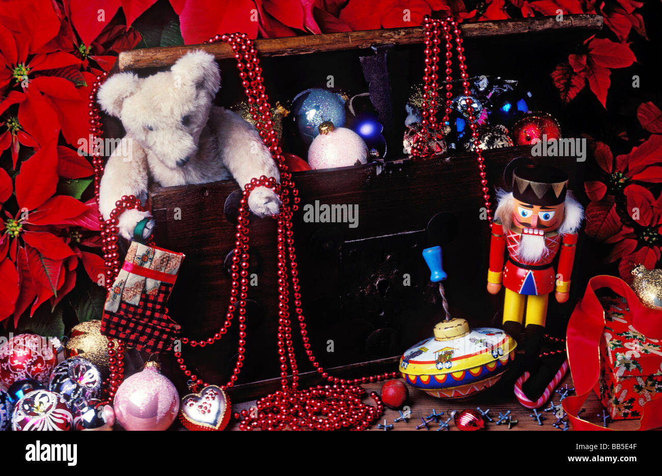 Chest wrap hi-res stock photography and images - Alamy
