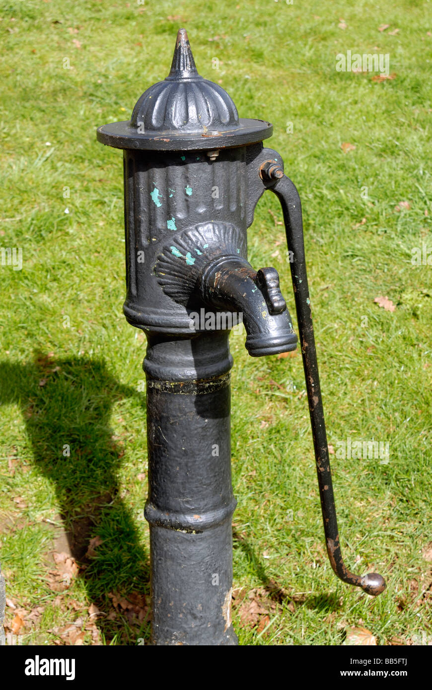 Village Pump, Kingham, Oxfordshire Stock Photo - Alamy