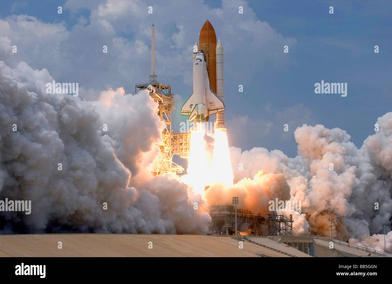 NASA launching space shuttle Atlantis on mission to service Hubble ...