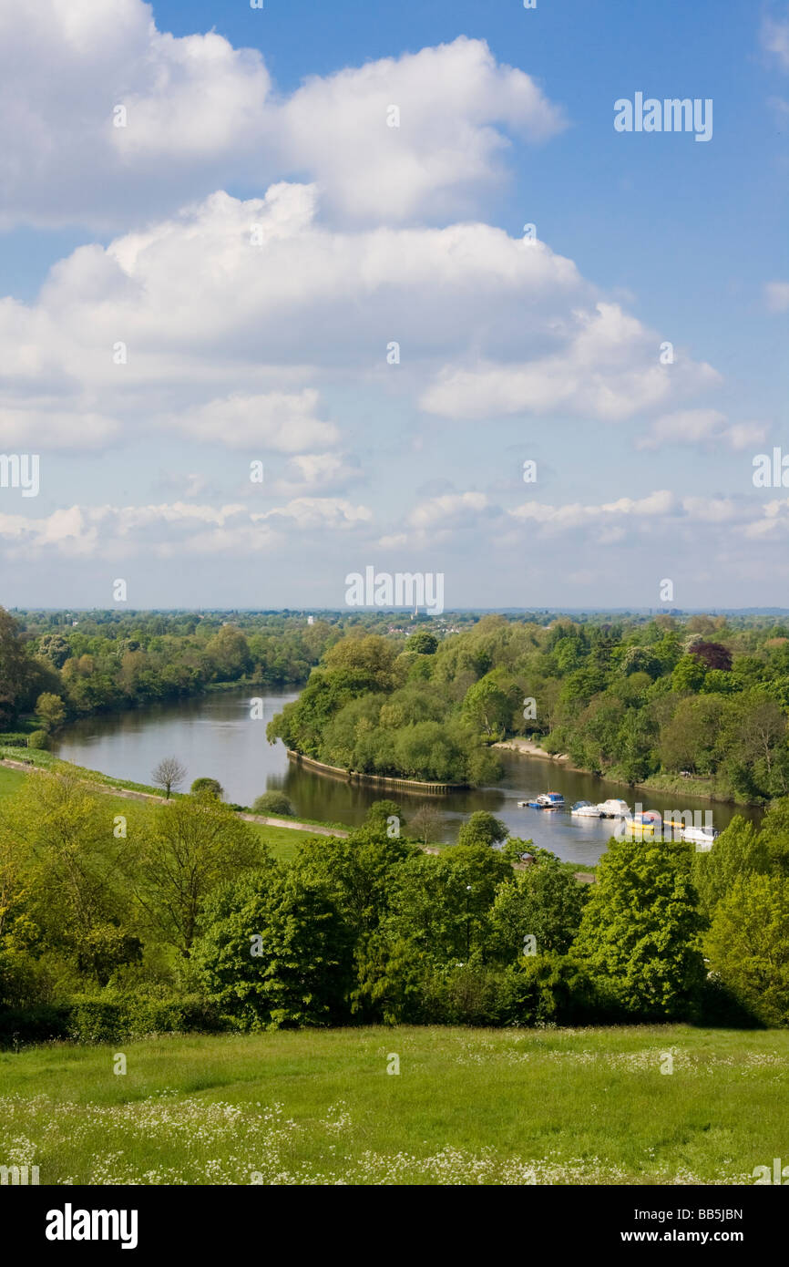 Thames valley landscape surrey hi-res stock photography and images - Alamy