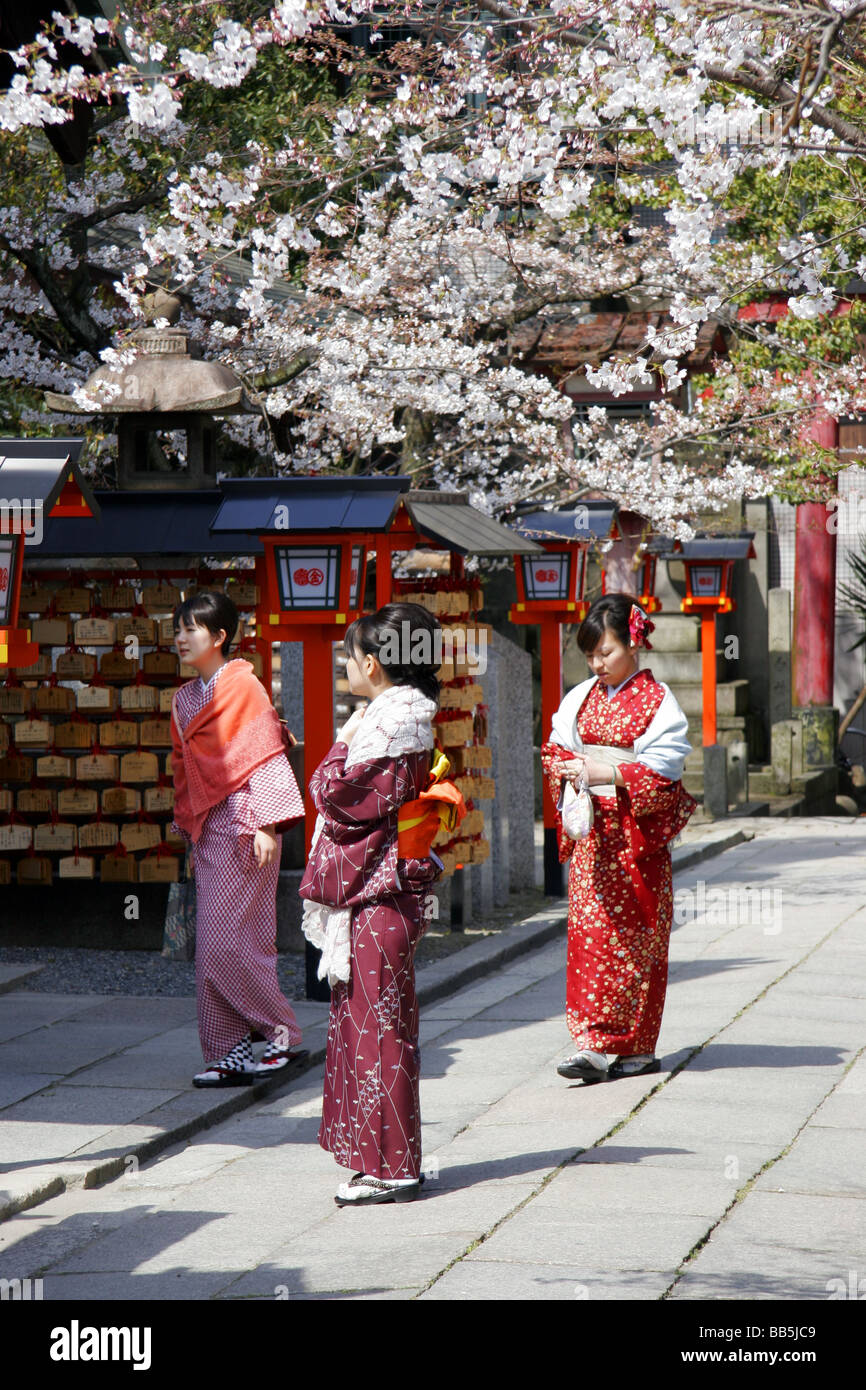 Japanese traditional dress hi-res stock photography and images - Alamy