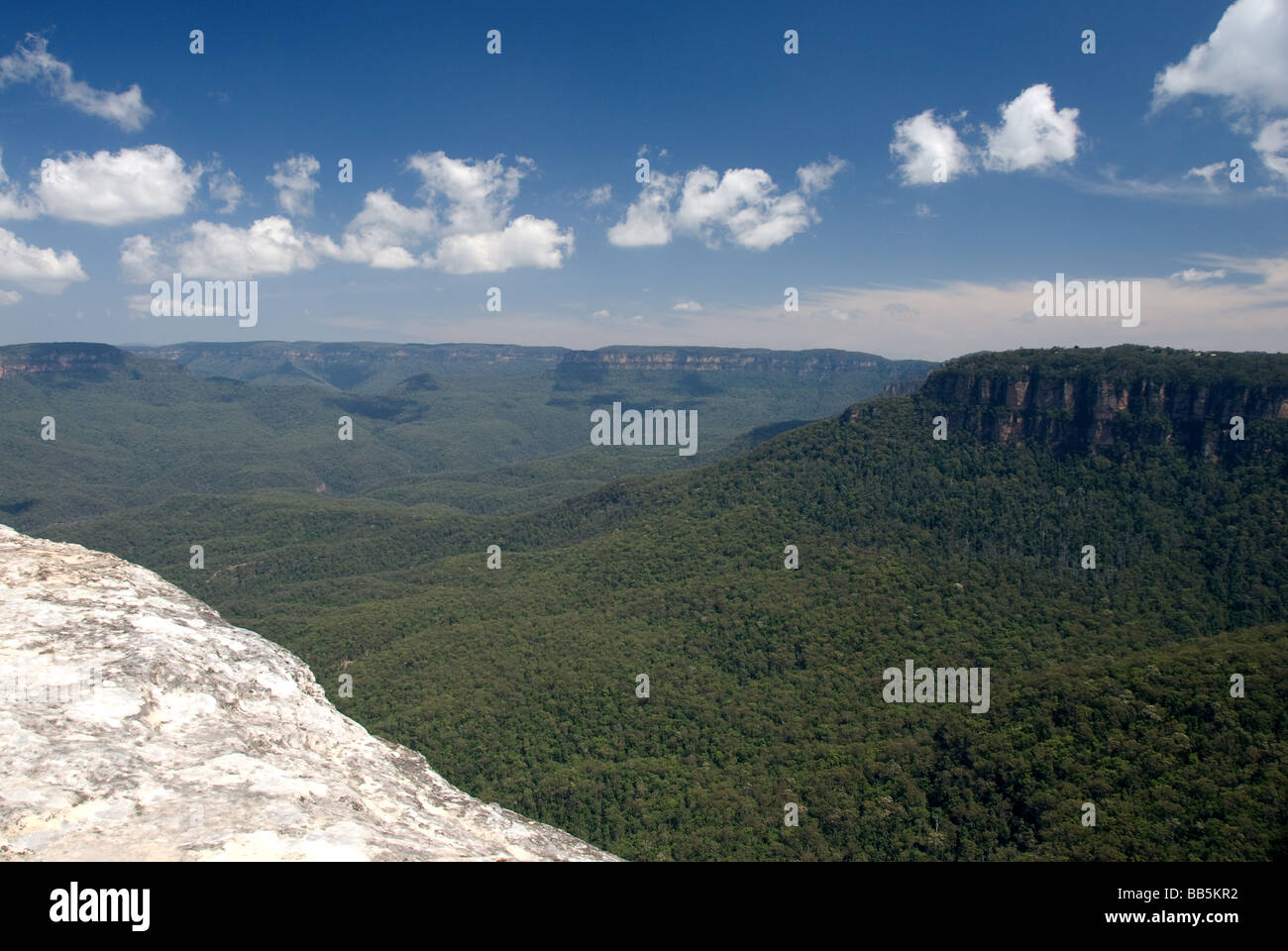 Jamison Valley as seen from Kings Table in the Blue Mountains National ...