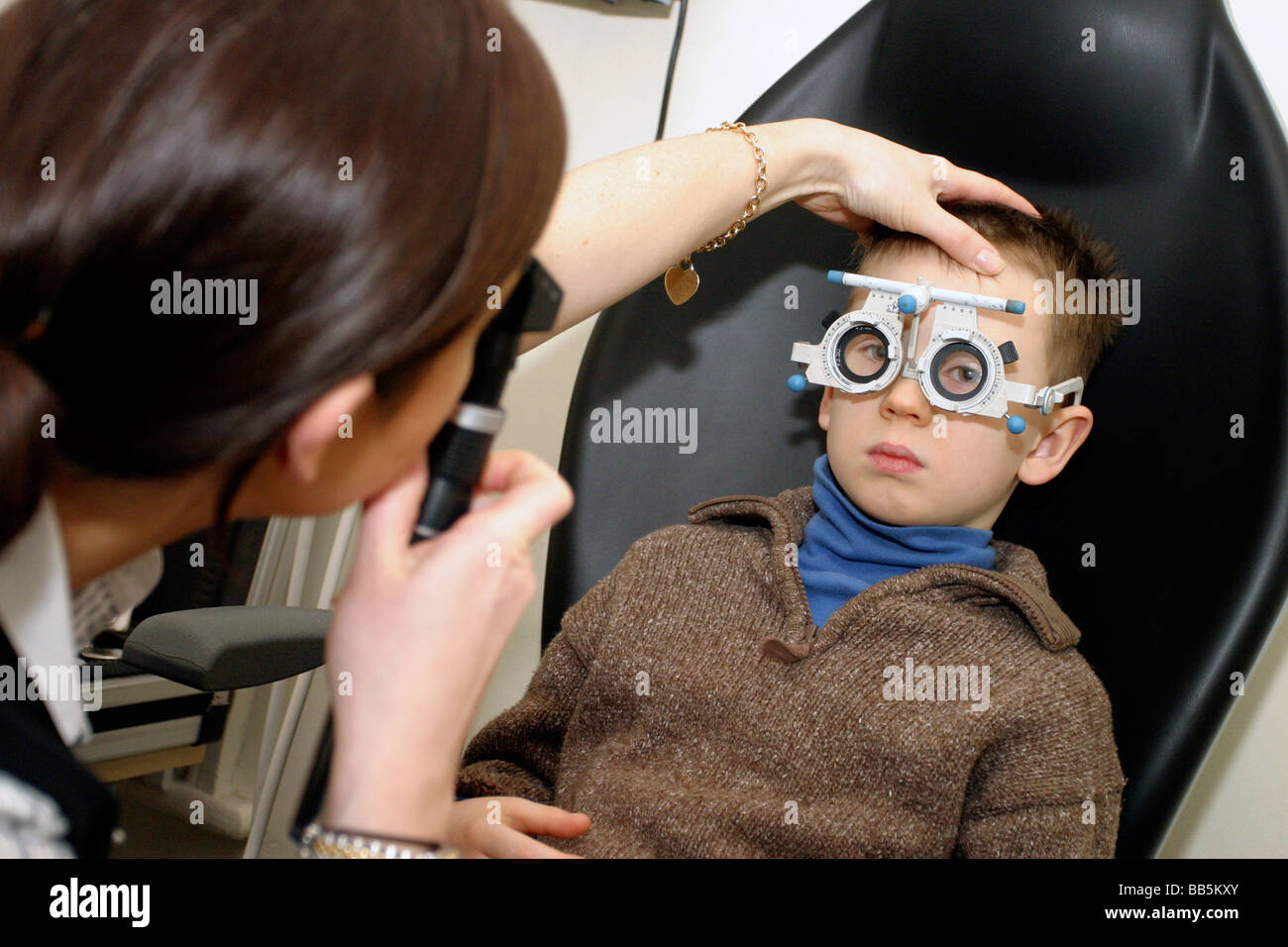 young boy having his eyes tested Stock Photo - Alamy