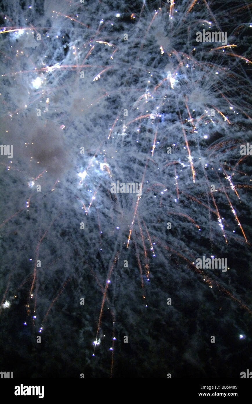 Exploding fireworks starburst hi-res stock photography and images - Alamy