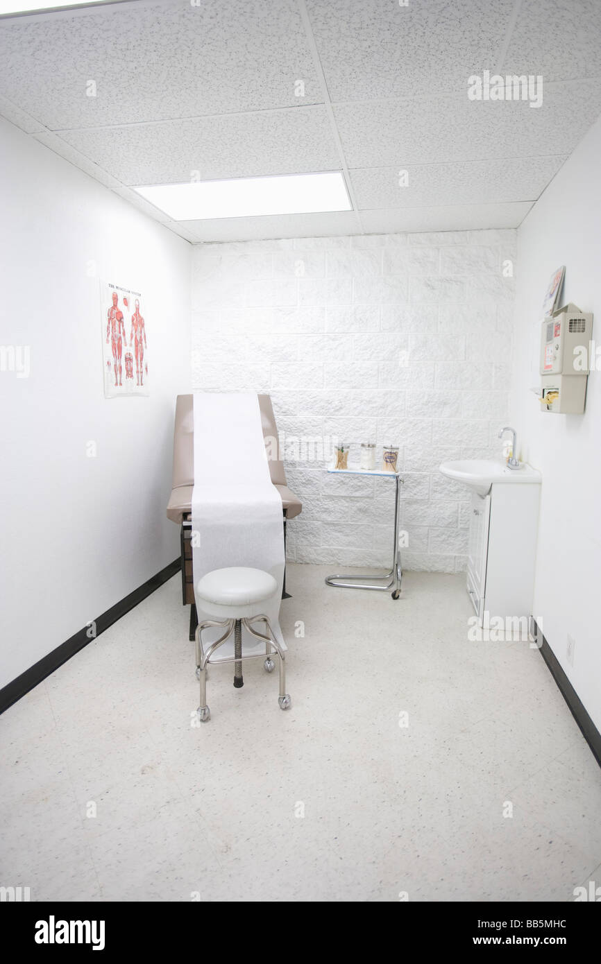 Medical treatment treatment room hi-res stock photography and images ...