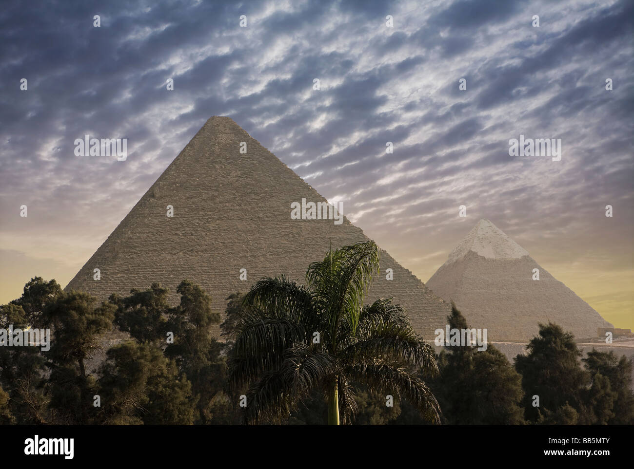 Outdoors pyramid hi-res stock photography and images - Alamy