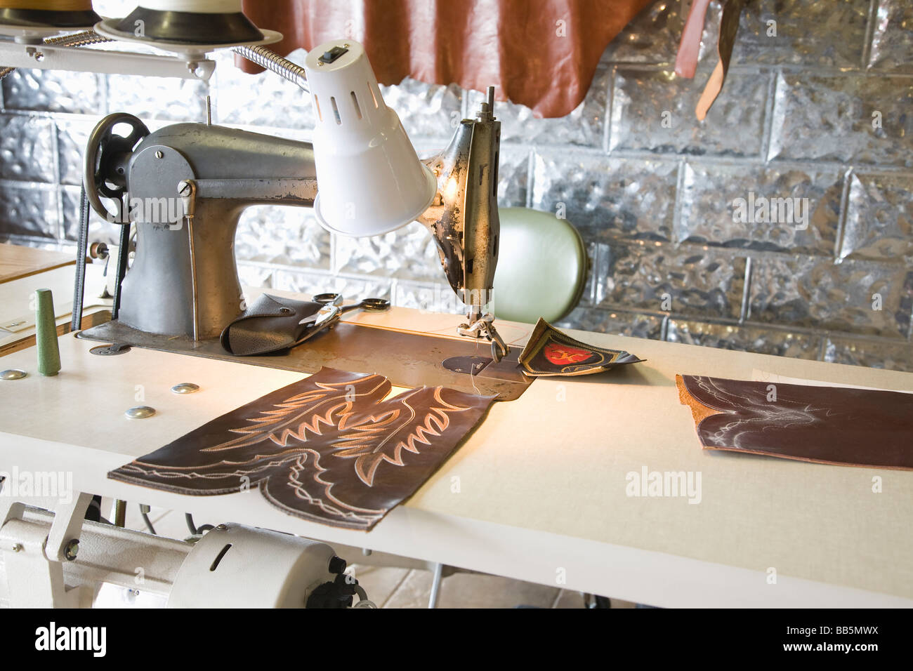 Traditional shoemaker workshop Stock Photo - Alamy