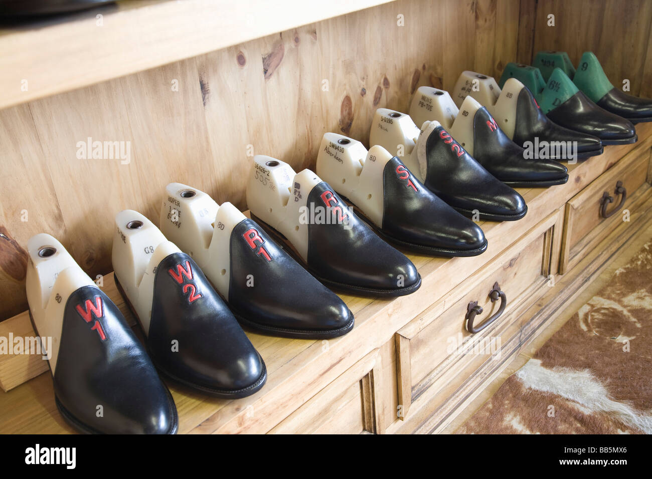 Traditional shoemaker workshop Stock Photo - Alamy