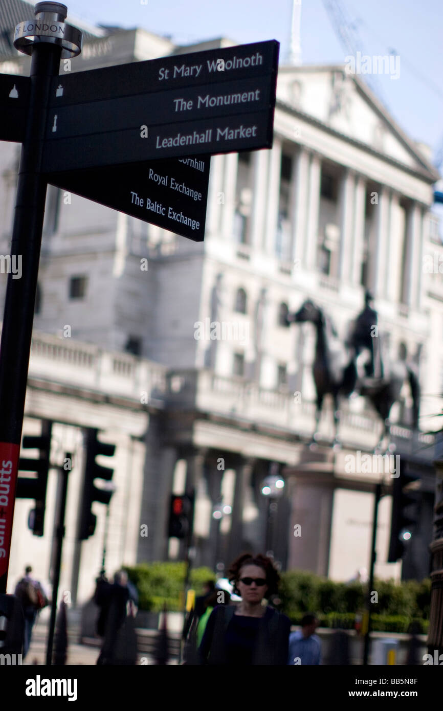 Threadneedle street sign hi-res stock photography and images - Alamy
