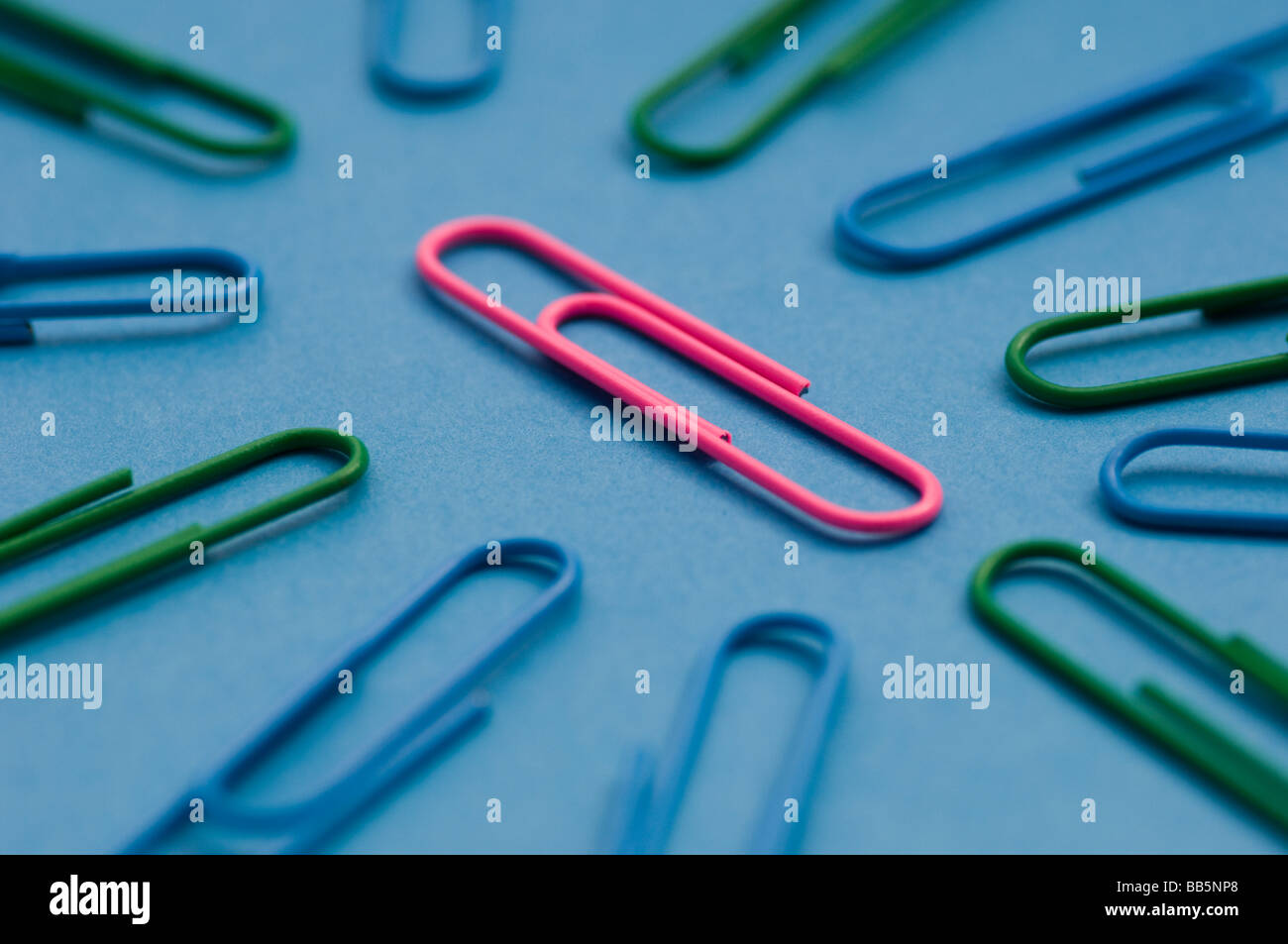 Pink paperclip hi-res stock photography and images - Alamy