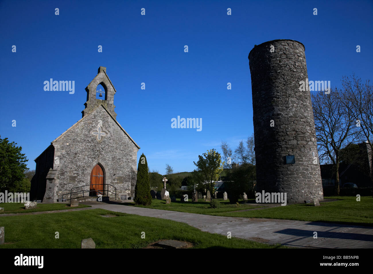 Inniskeen church and round tower hi-res stock photography and images ...