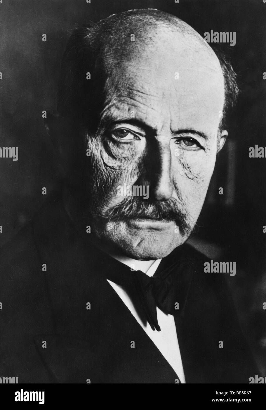 Max planck portrait german physicist hi-res stock photography and ...