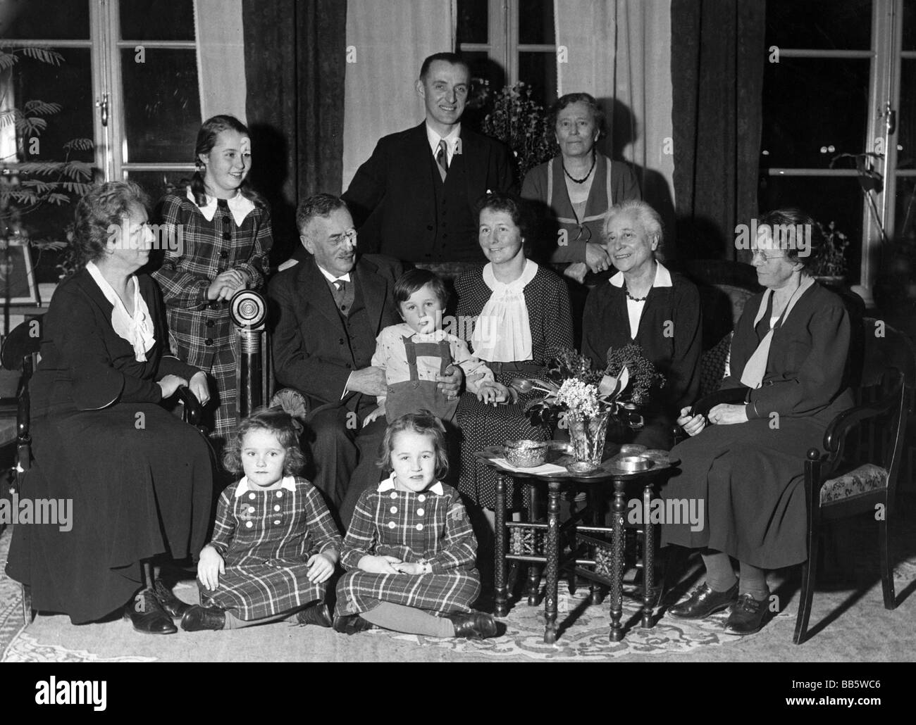 Hedin, Sven, 19.2.1865 - 26.11.1952, Swedish explorer, group picture ...