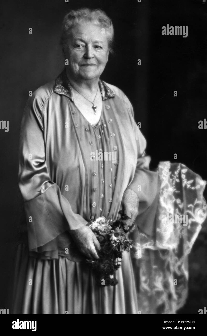 Heyl, Hedwig, 3.5.1850 - 23.1.1934, German author / writer, half length ...