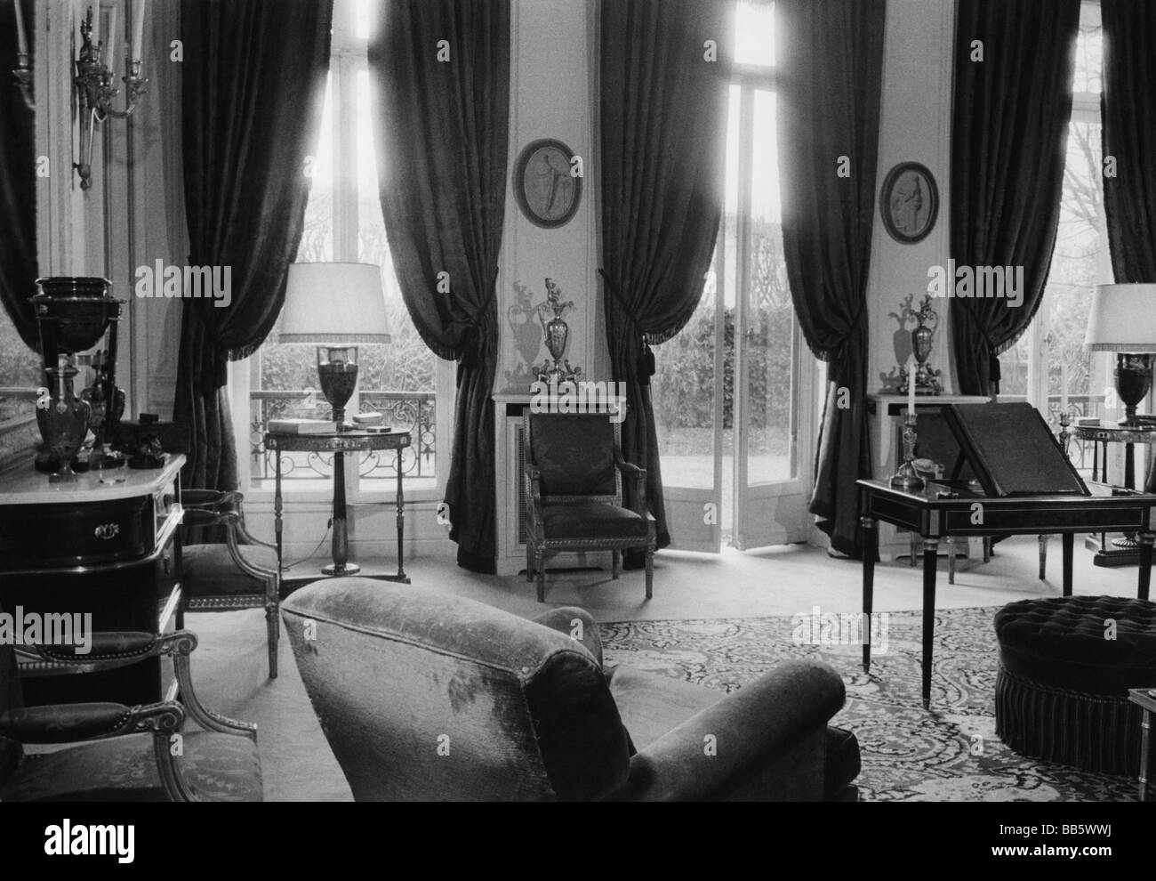 Windows of the 1950s hi-res stock photography and images - Alamy