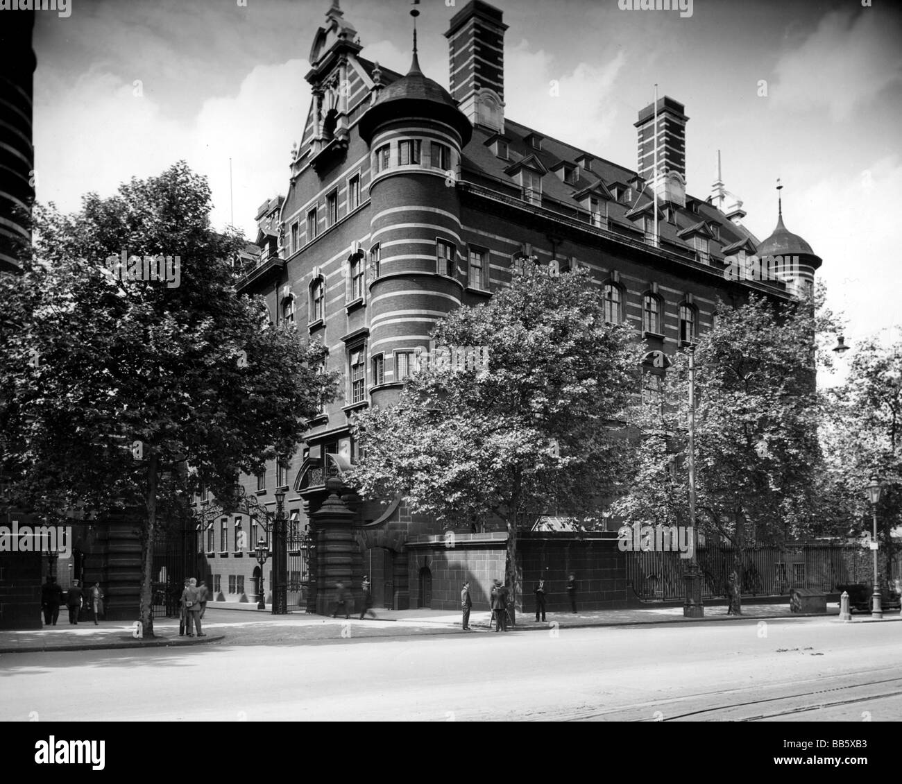 London 1920s buildings street Black and White Stock Photos & Images - Alamy