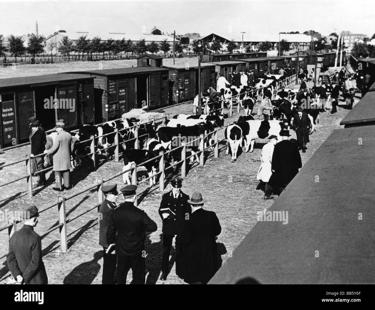 transport / transportation, railway, waggons, freight waggons, loading ...