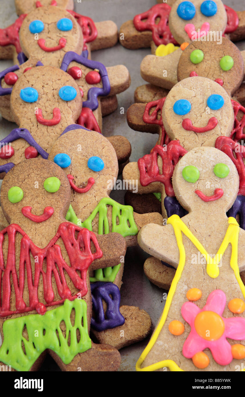 Row of gingerbread men hi-res stock photography and images - Alamy
