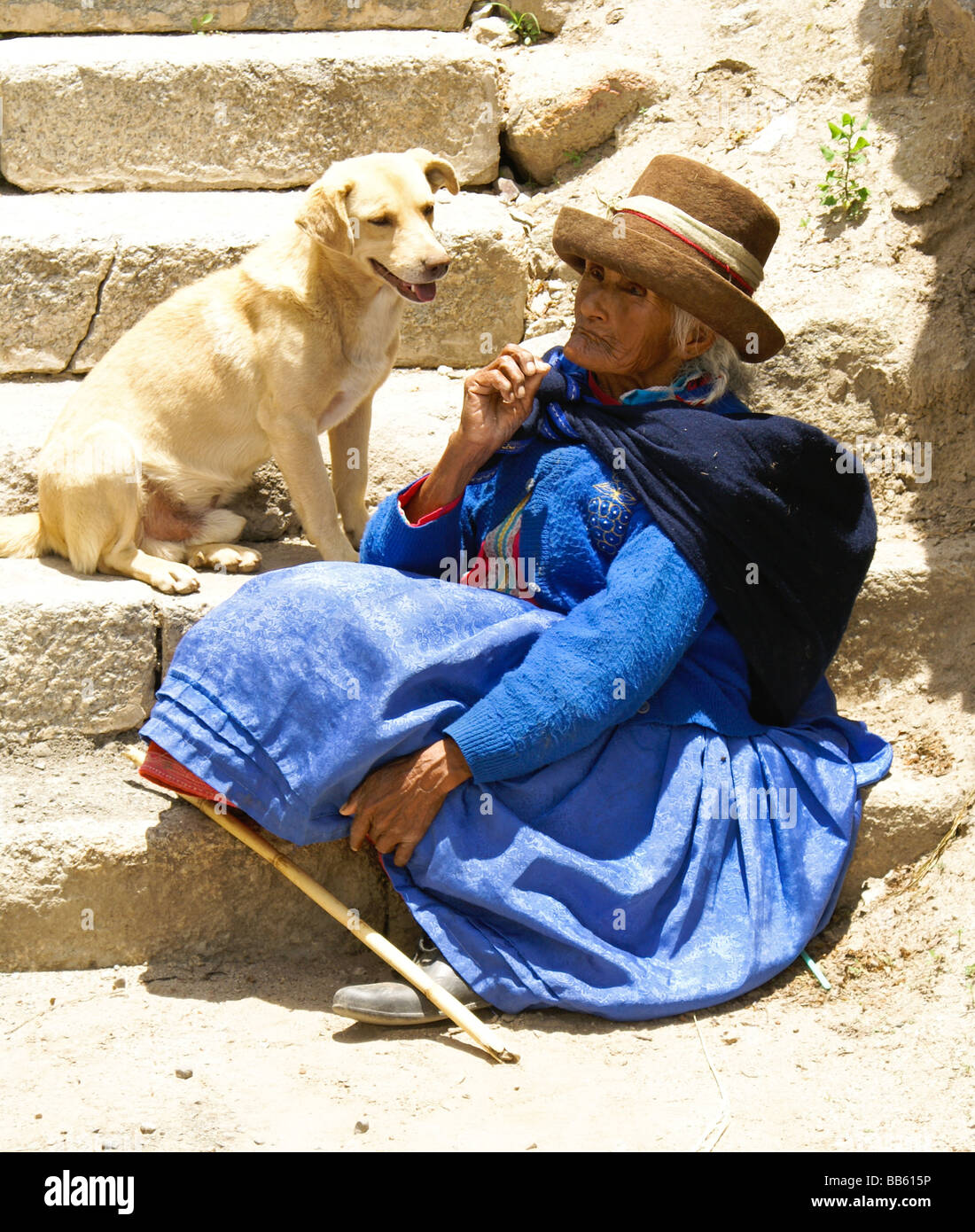 Old peruvian woman hi-res stock photography and images - Alamy