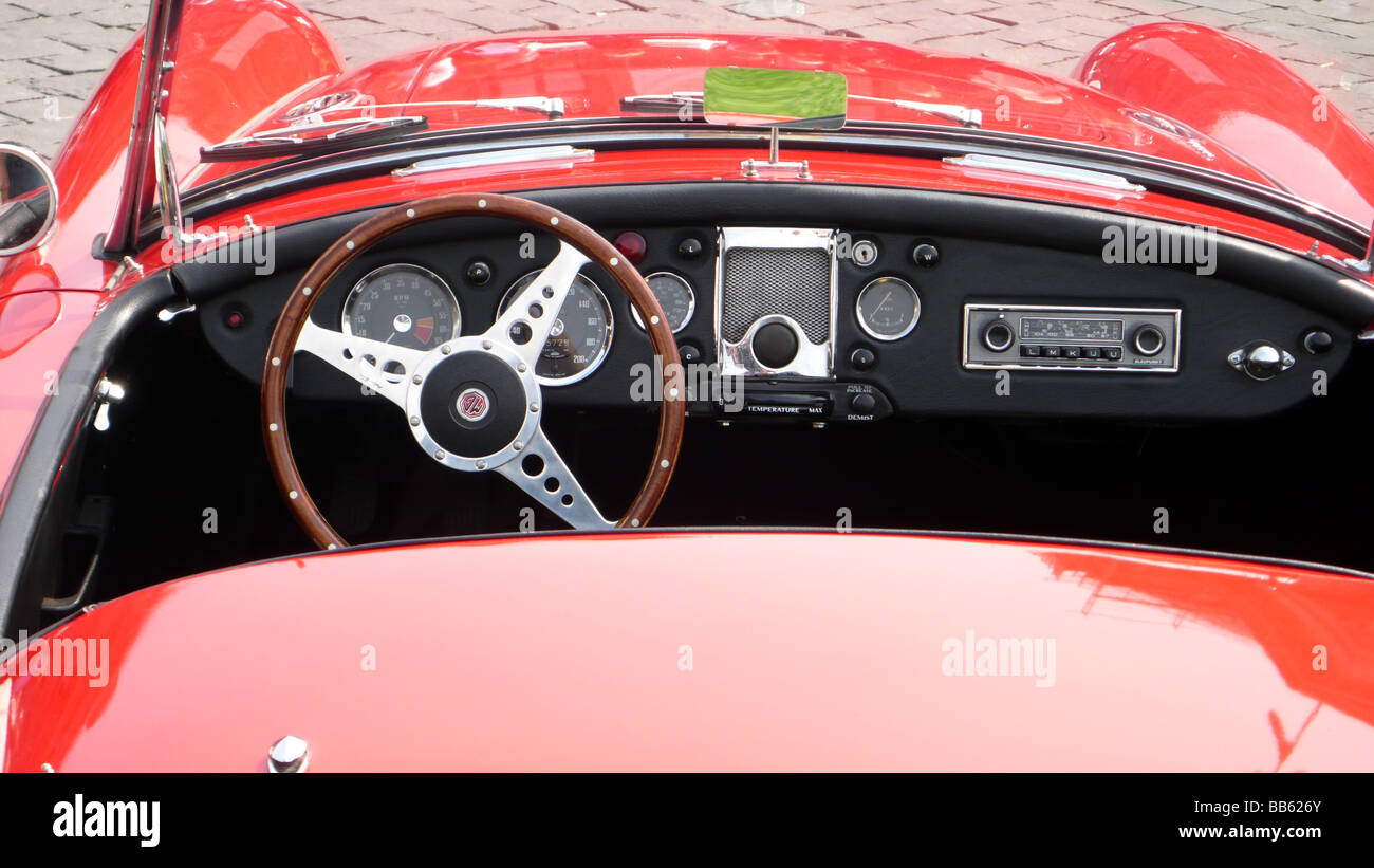 Cockpit of a MG classic car Stock Photo - Alamy