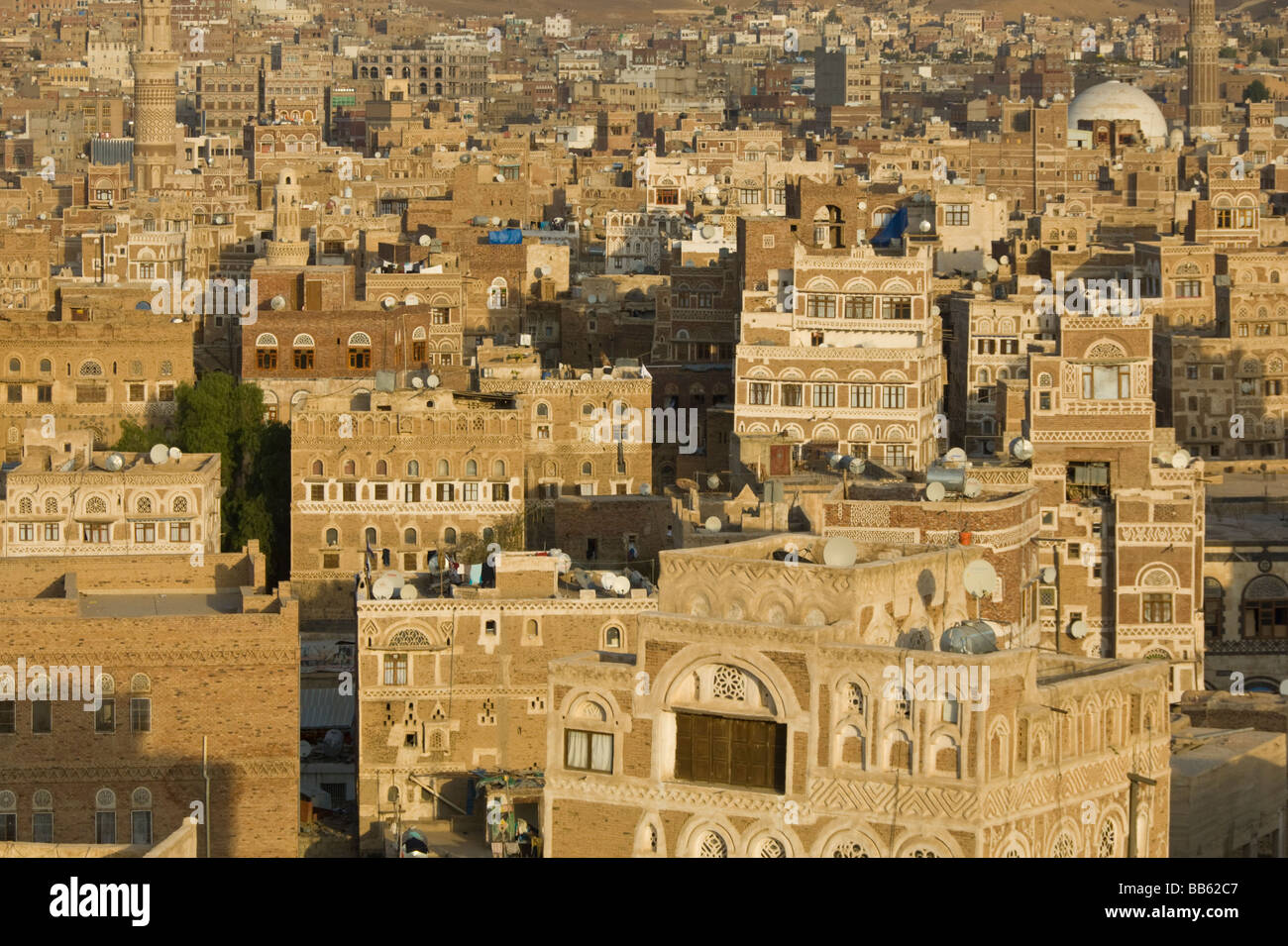 Cityscape of the old town district of Sana'a Yemen Stock Photo - Alamy