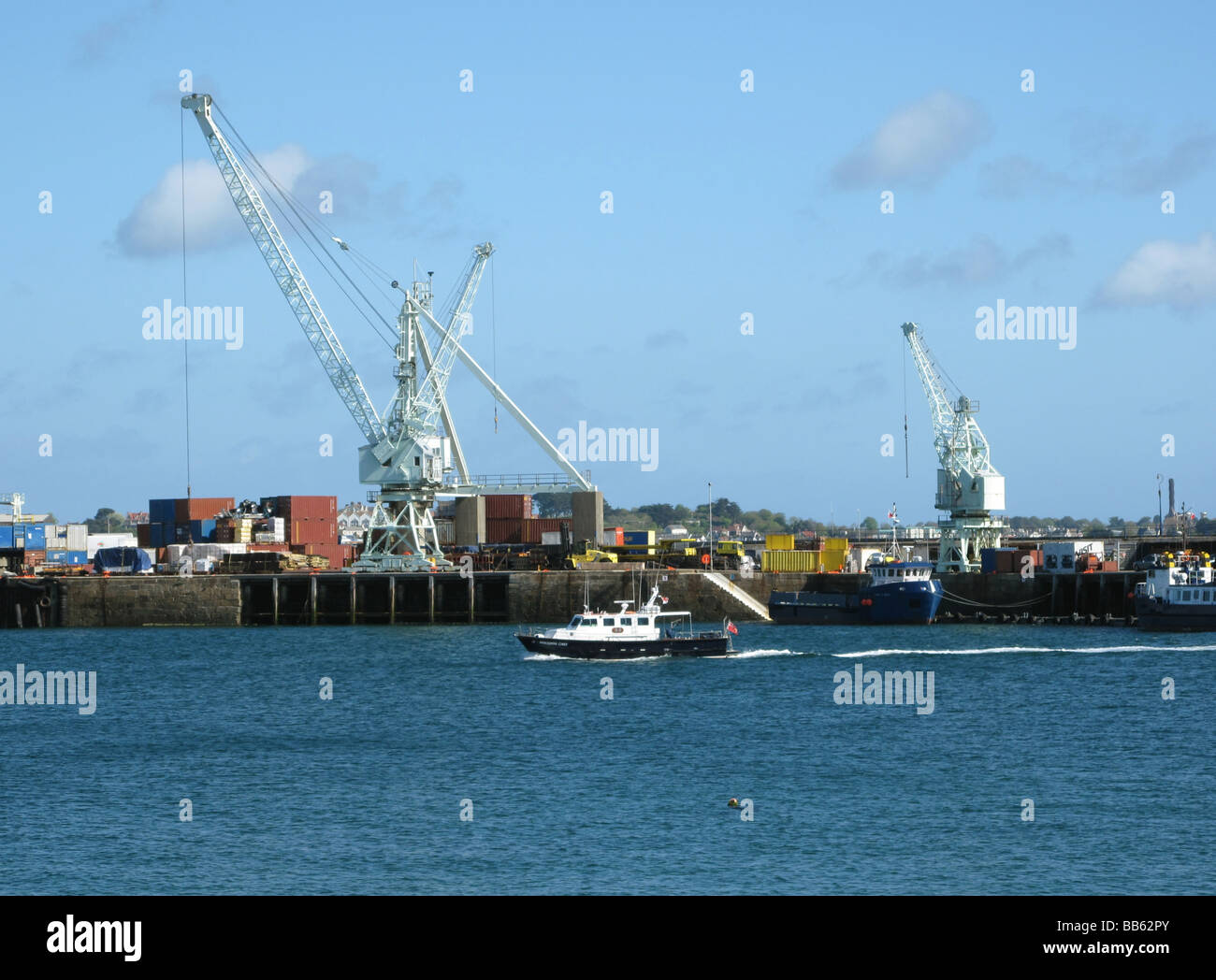 2 crane islands hi-res stock photography and images - Alamy