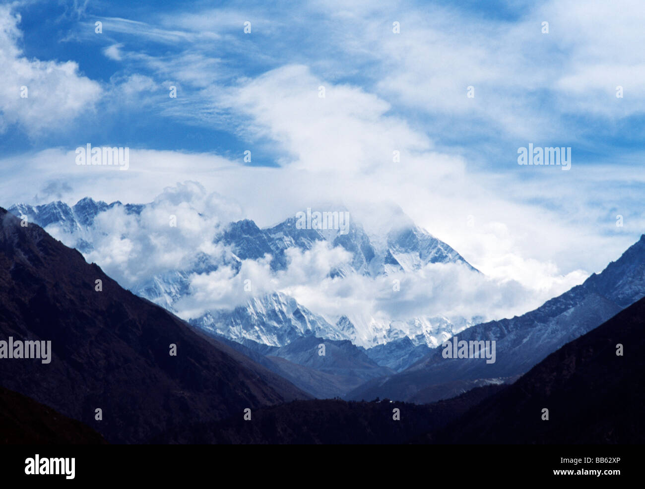 Himalayan mountain range hi-res stock photography and images - Alamy