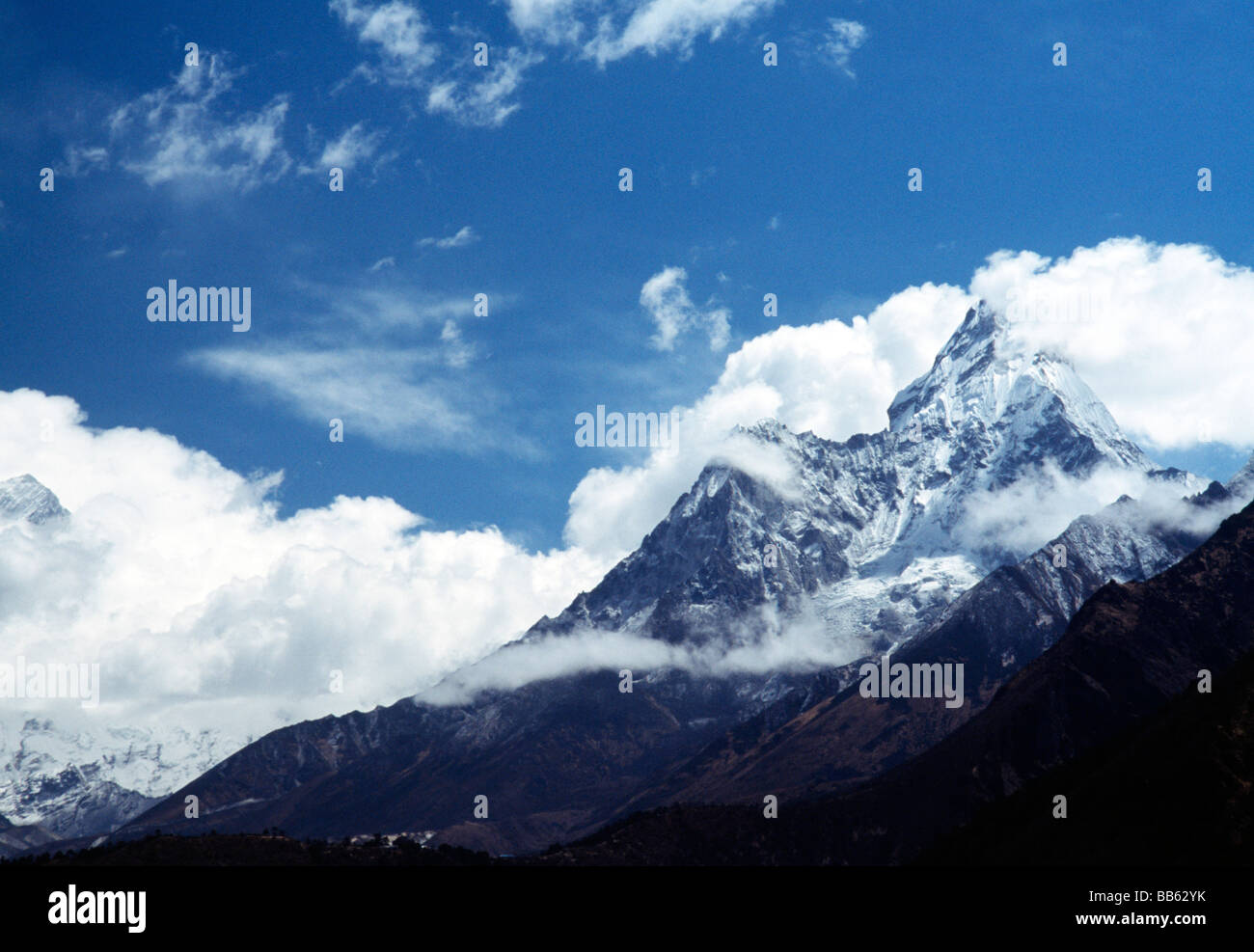 Himalayan mountain range hi-res stock photography and images - Alamy