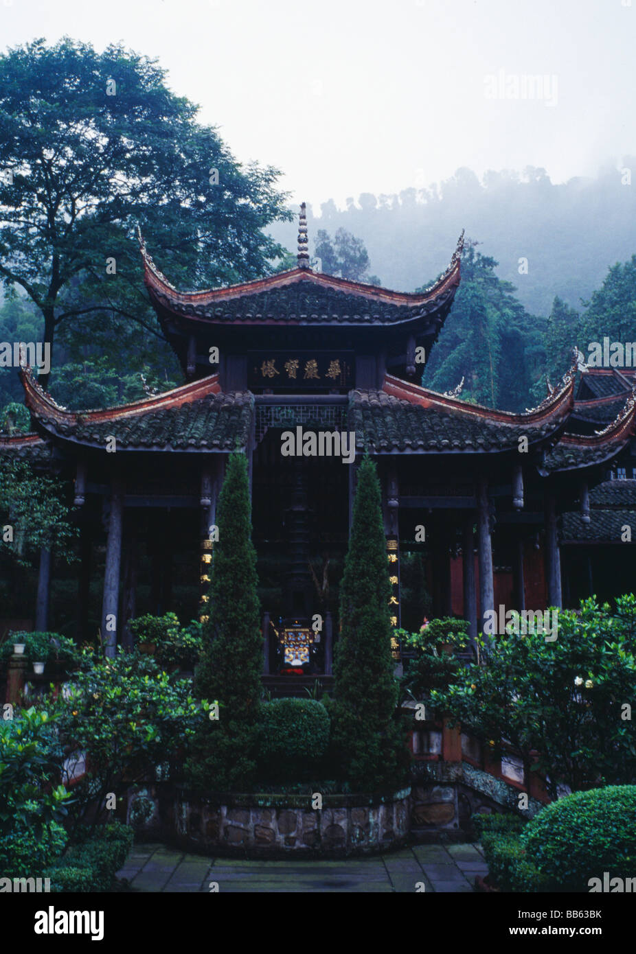 Fuhu Temple, Mount Emei, China Stock Photo - Alamy
