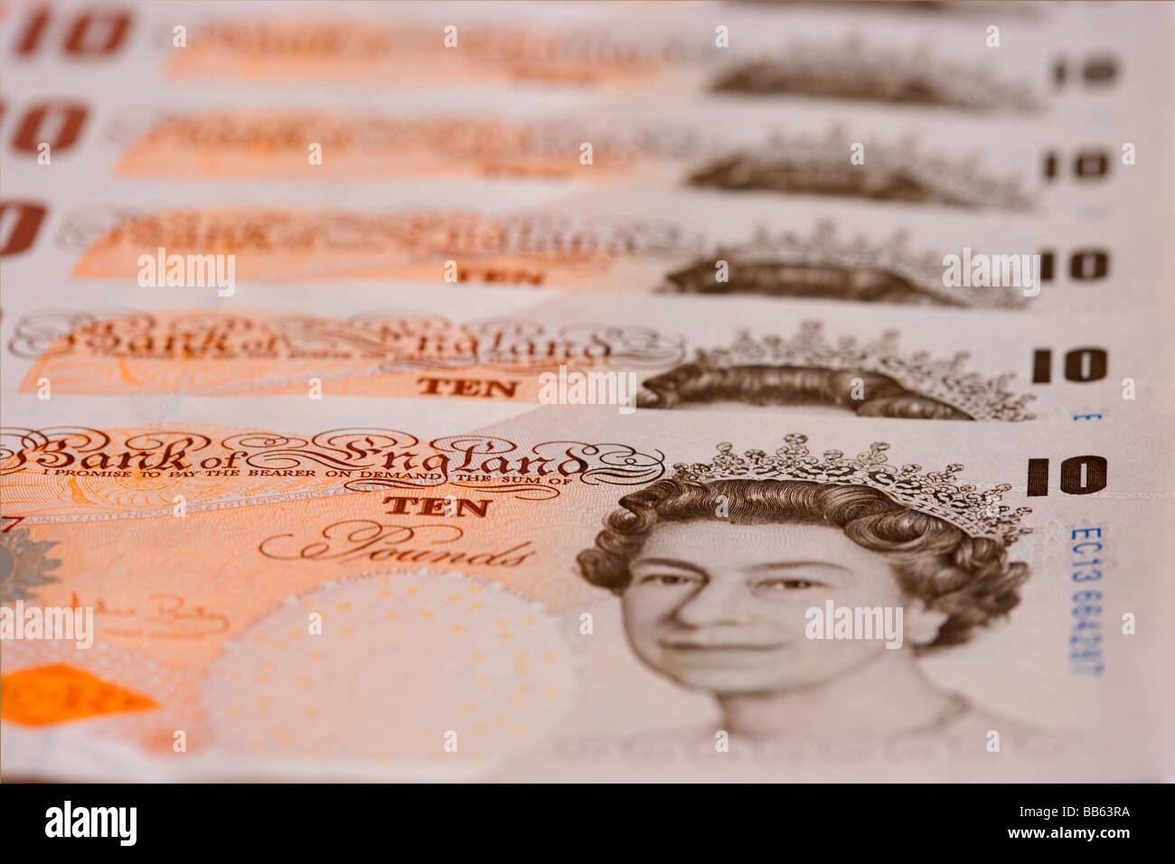 line of mint UK ten pound bank notes Stock Photo - Alamy