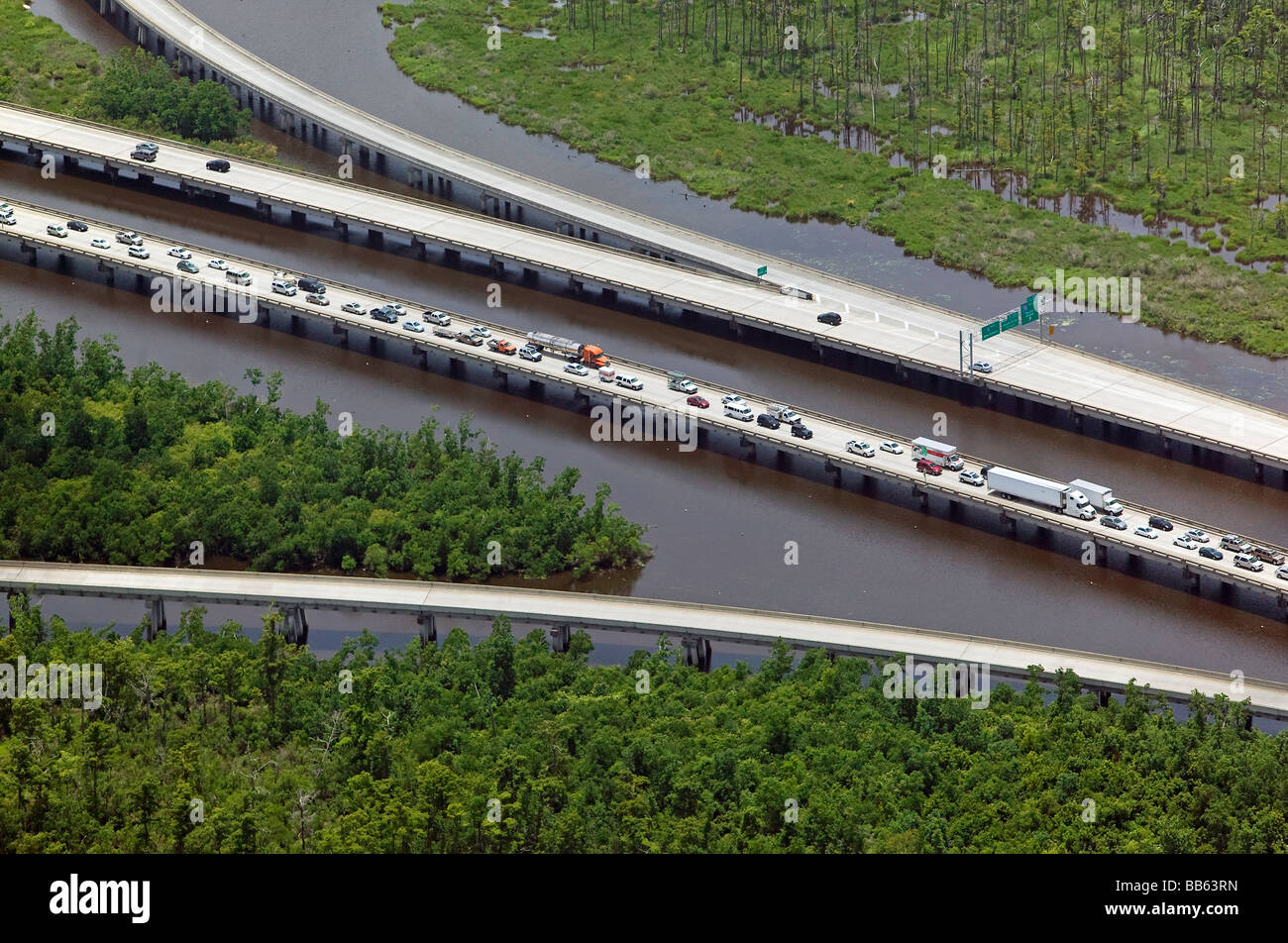 Overhead traffic highway hi-res stock photography and images - Alamy