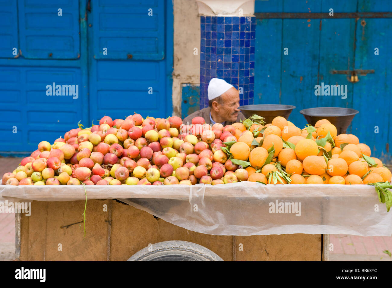Moroccan fruit seller Stock Photo - Alamy