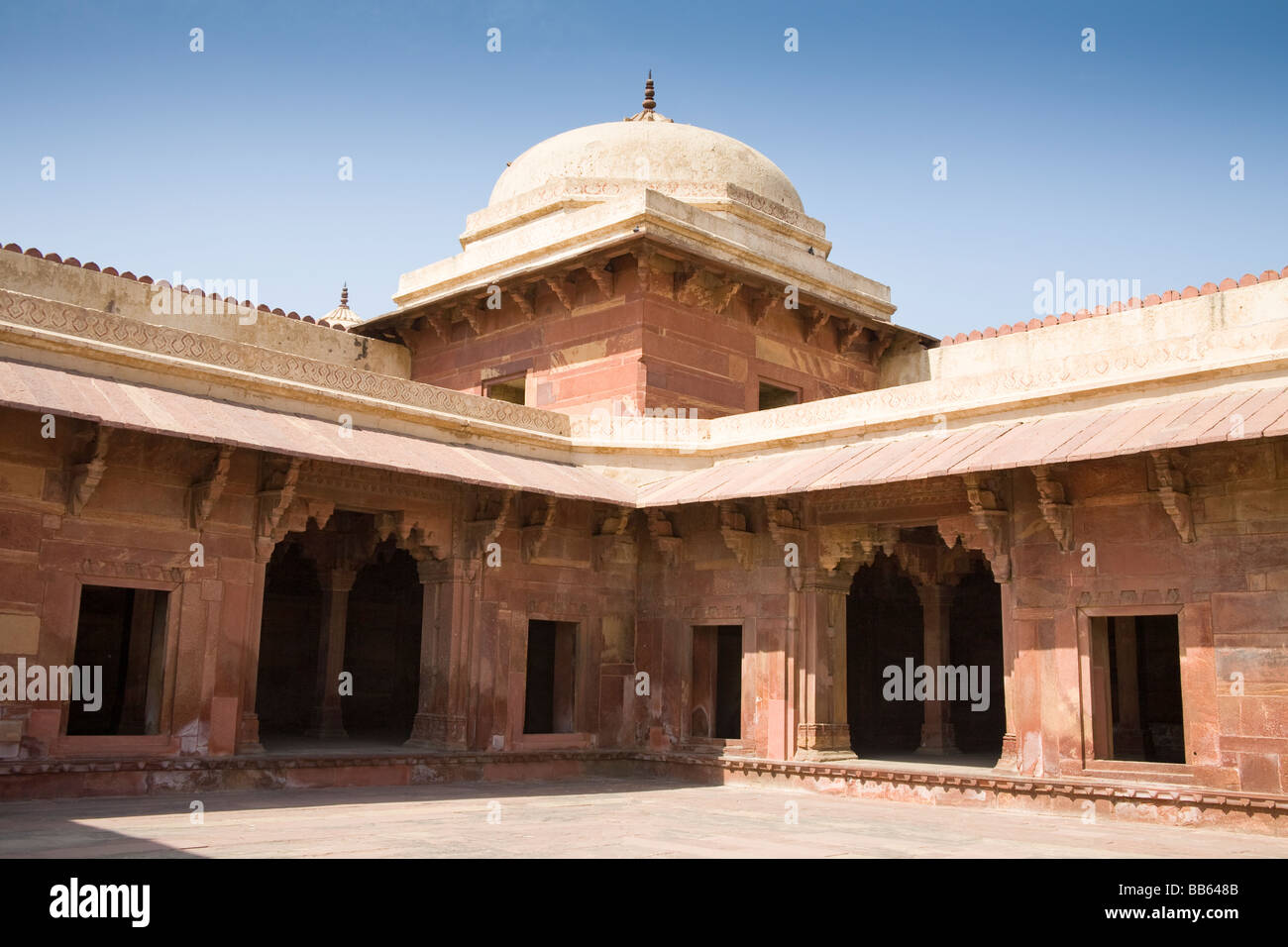 Courtyard and dome in Jodha Bai Palace complex, Fatehpur Sikri, near ...