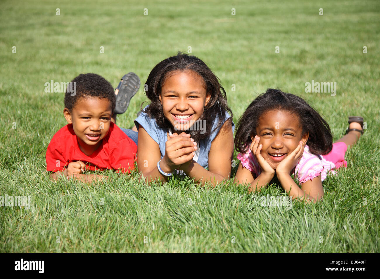 Children laying in grass hi-res stock photography and images - Alamy