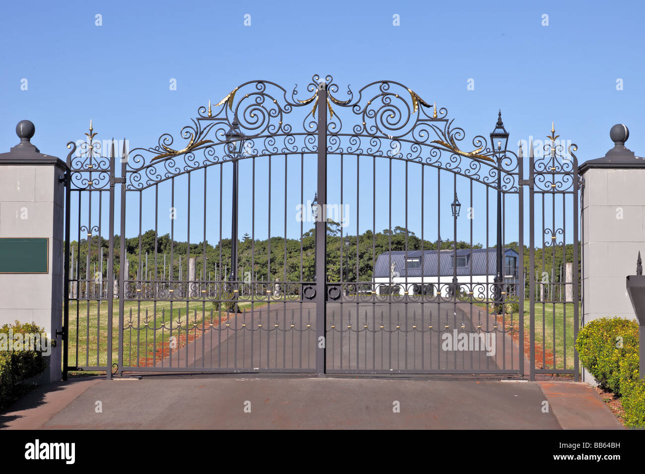 Entry gates hi-res stock photography and images - Alamy