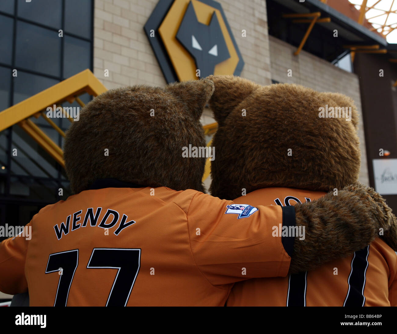 Wolverhampton wolves mascots hi-res stock photography and images - Alamy