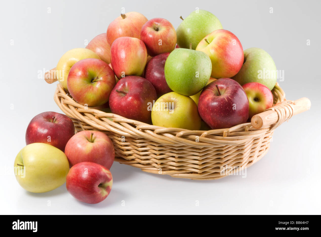 Basket of apples Stock Photo - Alamy
